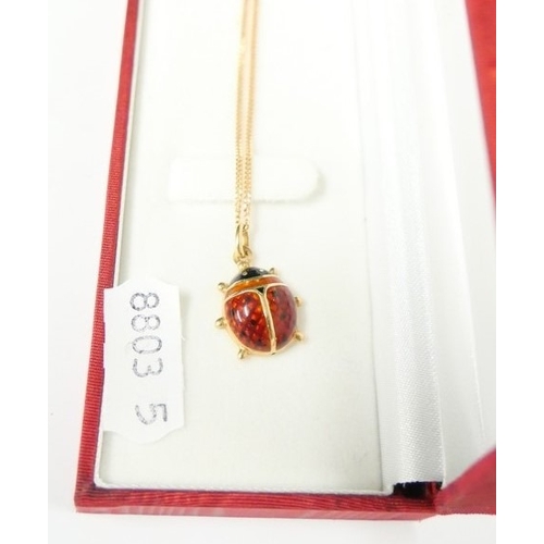 18ct Ladybird Enamelled Pendant & Chain, 4.3g