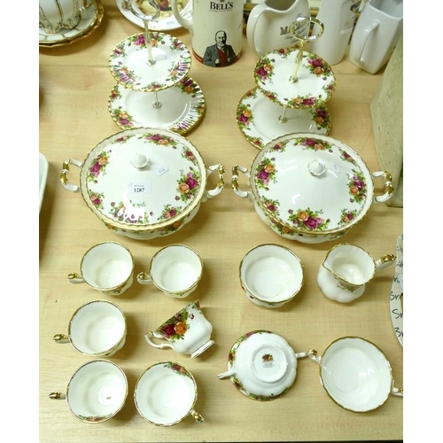 Large Collection of Royal Old Country Rose Pattern Tea & Dinnerware.