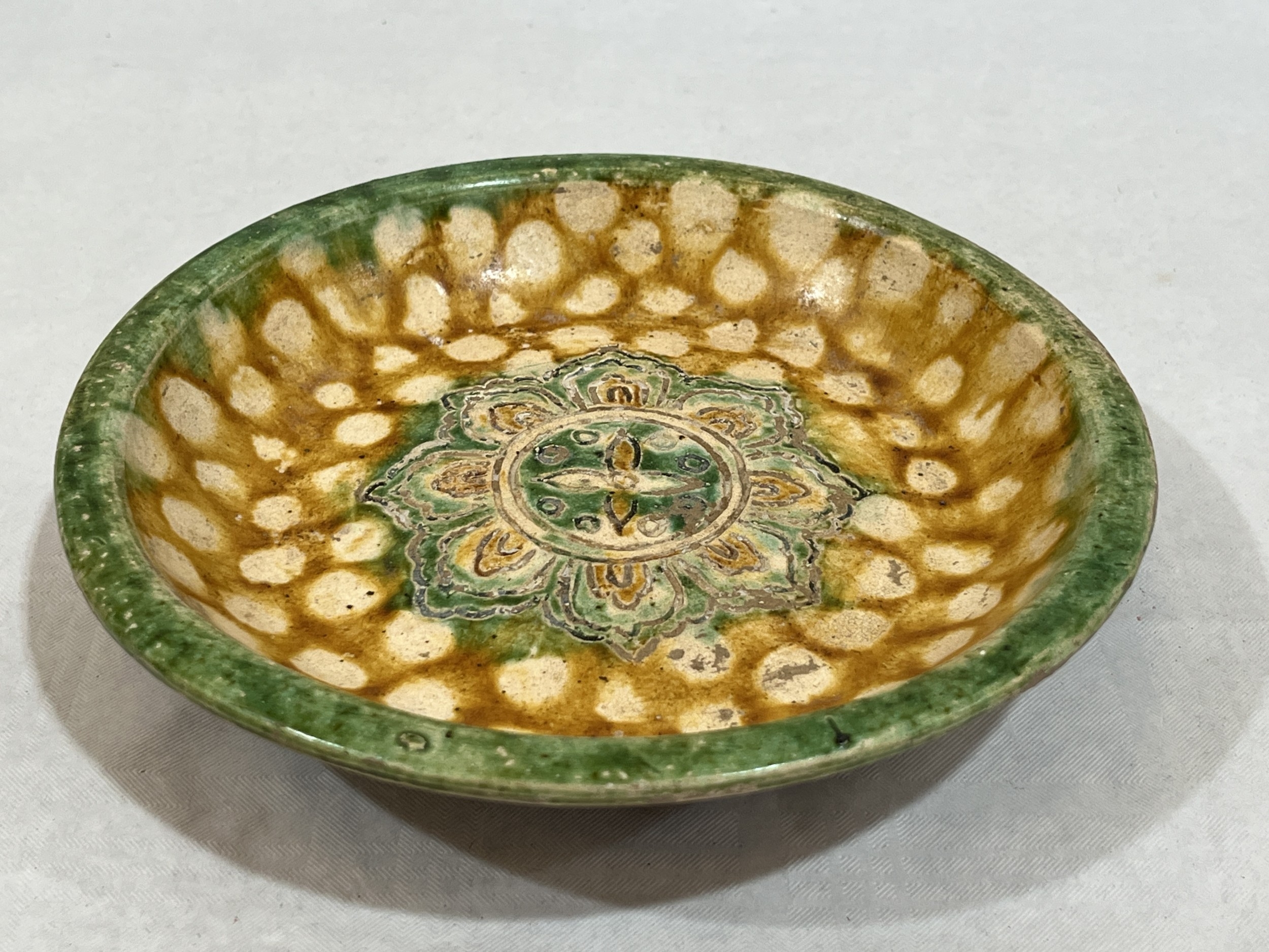 Sancai 'lotus' earthenware tripod dish, Tang dynasty style, 19cm wide ...