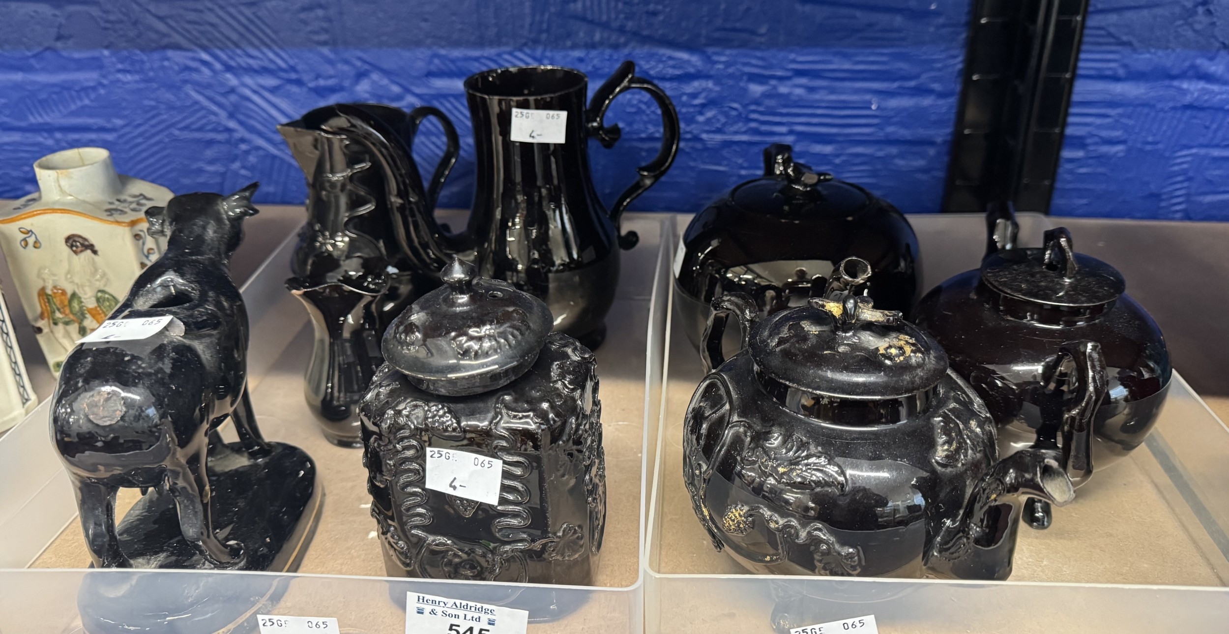 18th century Ceramics: 18th century Ceramics: Jackfield ware bullet ...