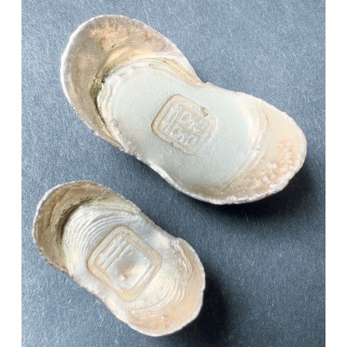 A pair of Chinese silver Sycee ingots weighing 36.7g and 73.5g ...
