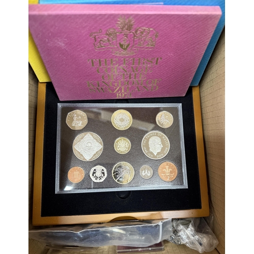 A small accumulation of circulated and Proof World mainly 20th Century ...