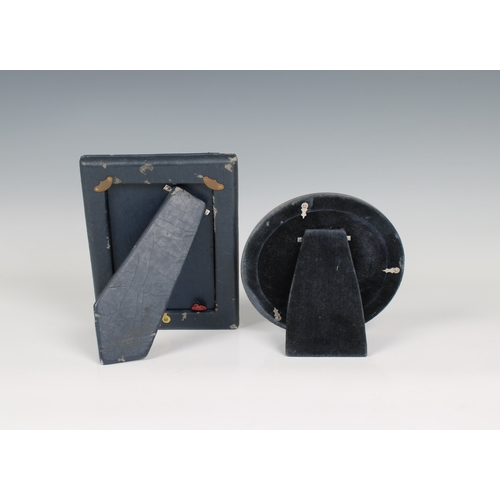 An Elizabeth II silver easel back photo frame Keyford Frames Ltd ...