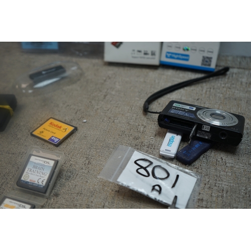 Collection of a Sony Cyber-shot DSC-T7 digital camera, memory cards ...