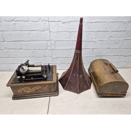 An Edison Standard Model A Phonograph c.1902 with Period Horn