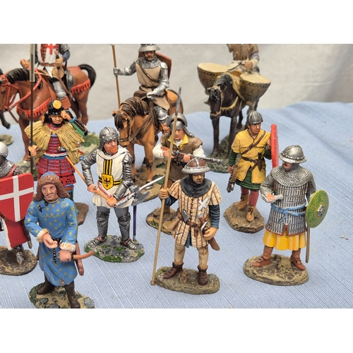 Collection of historical miniature lead soldier figures including ...