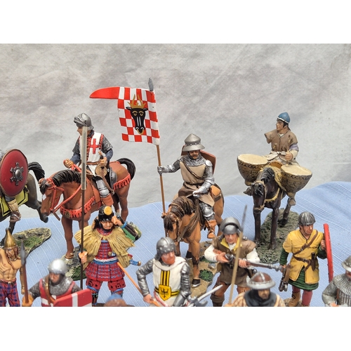 Collection of historical miniature lead soldier figures including ...