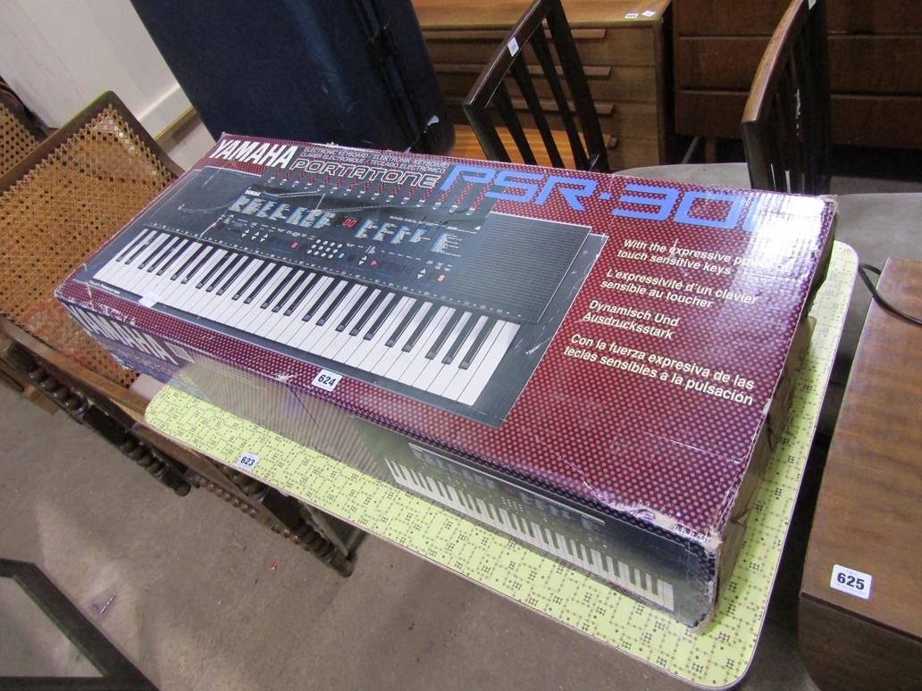 YAMAHA ELECTRIC KEYBOARD