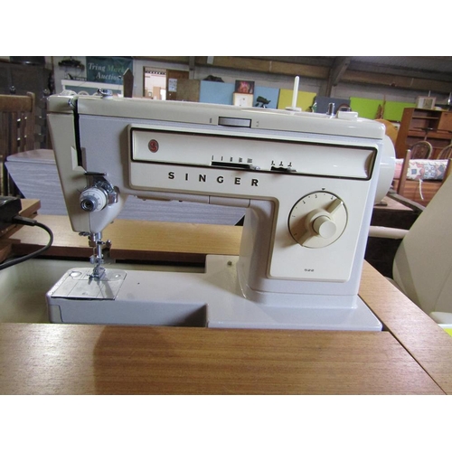 SINGER SEWING MACHINE IN CASE