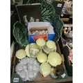 BOX OF MIXED CERAMICS - MAJOLICA CRESTED WARE, TEAWARES