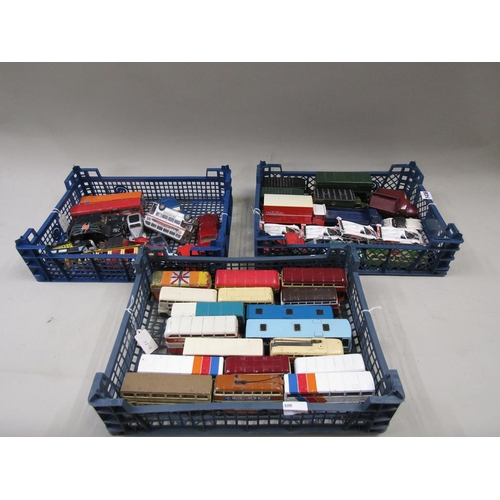 THREE TRAYS OF MIXED DIECAST VEHICLES