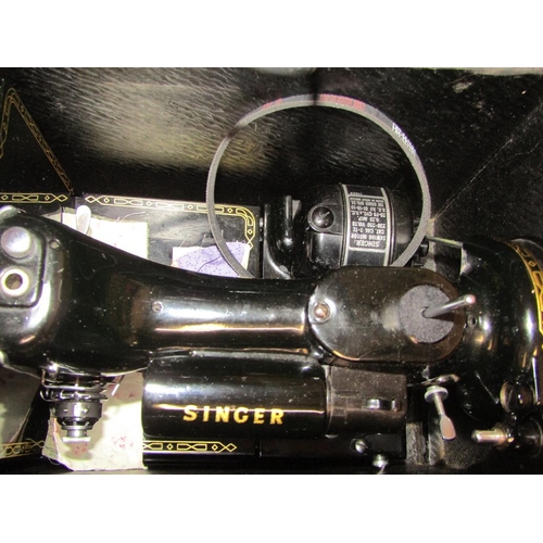 SINGER SEWING MACHINE IN CASE MODEL 222K
