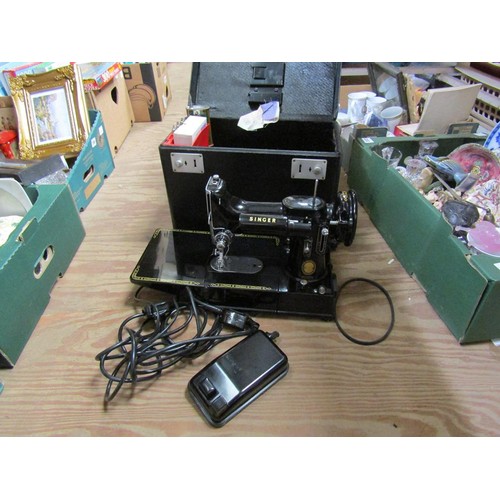 SINGER SEWING MACHINE IN CASE MODEL 222K