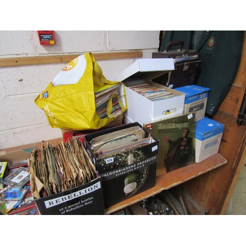 LARGE COLLECTION OF MIXED RECORDS