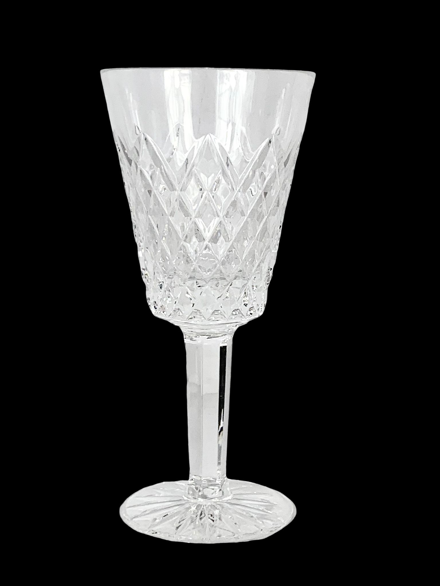 A set of 6 Tyrone Crystal wine glasses. 16.5cm