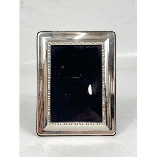 A silver photo frame stamped 925, 11.5cm x 9cm