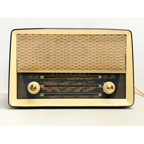 A vintage Regentone radio. 38x28x24cm