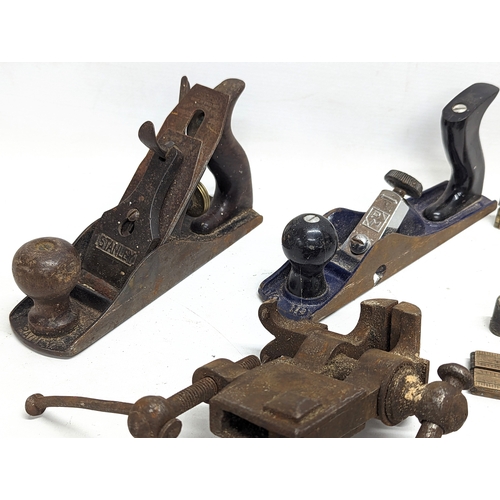 A quantity of vintage tools including a Stanley planer, vice, etc.