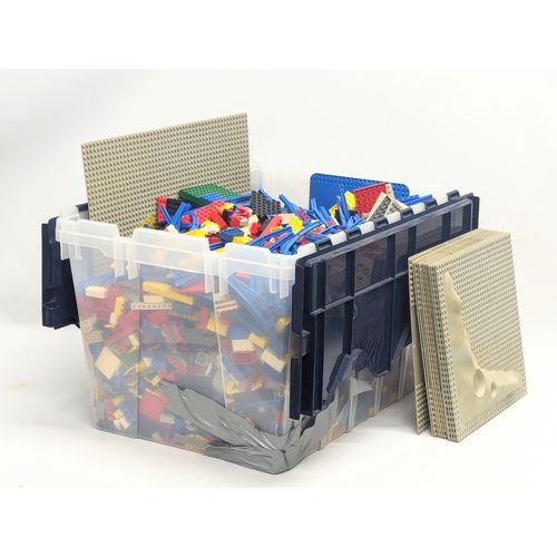 A large collection of Lego. Box measures 38x54x32cm