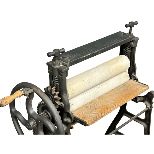 An early 20th century cast iron 2 roller mangle. 104x107cm