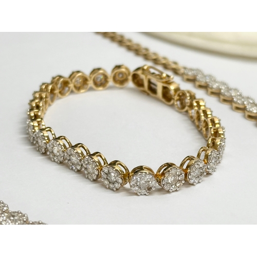 An excellent quality 18ct yellow gold and diamond set. Necklace ...