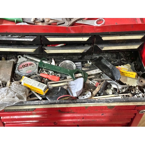 A large Taskmaster/Snap-On tool chest with contents. Tools and ...