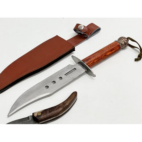 A large hunting knife and other. 35cm.