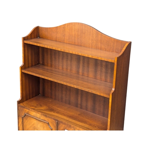 A Georgian style mahogany open bookcase with 2 door cupboard raised on splayed feet. 83x25.5x120cm