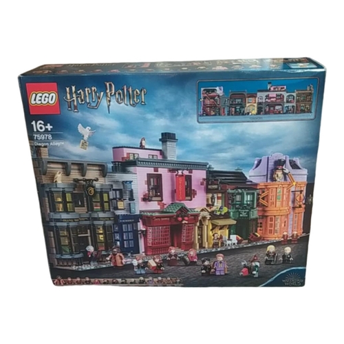 A LEGO Harry Pottery Diagon Alley. 75978