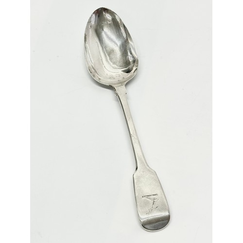 A Georgian silver serving spoon, London 1825. George IV. 69 grams.