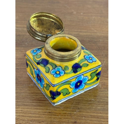 A vintage glazed ceramic inkwell. 6.5x6.5x6.5cm