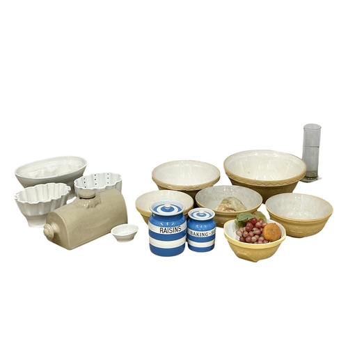 19th & 20th Century Kitchenalia. Jelly moulds, baking bowls, wax and ...