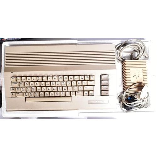 Retro Gaming - an original vintage 1980s (1989) Commodore 64 /C64 Light ...