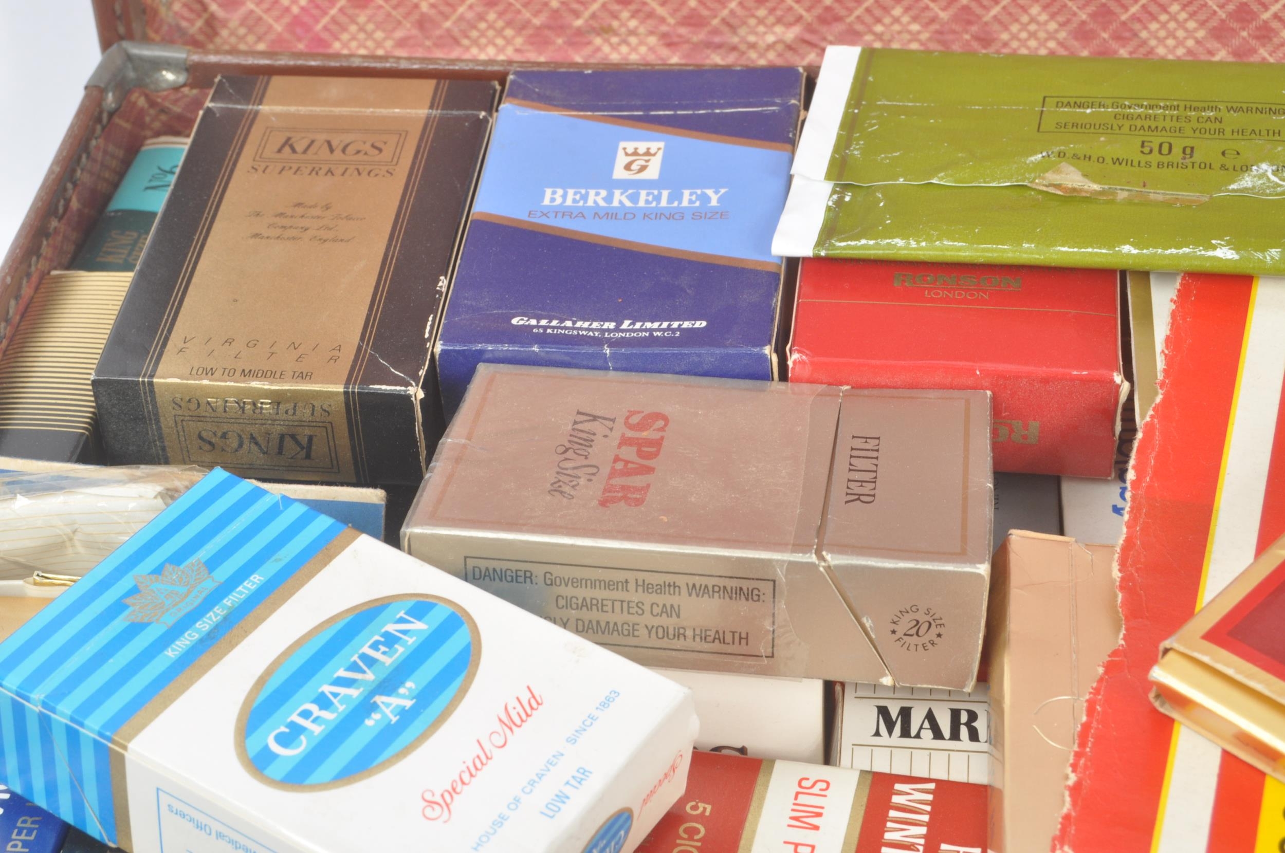 Large extensive collection of vintage 20th century cigarette cards ...