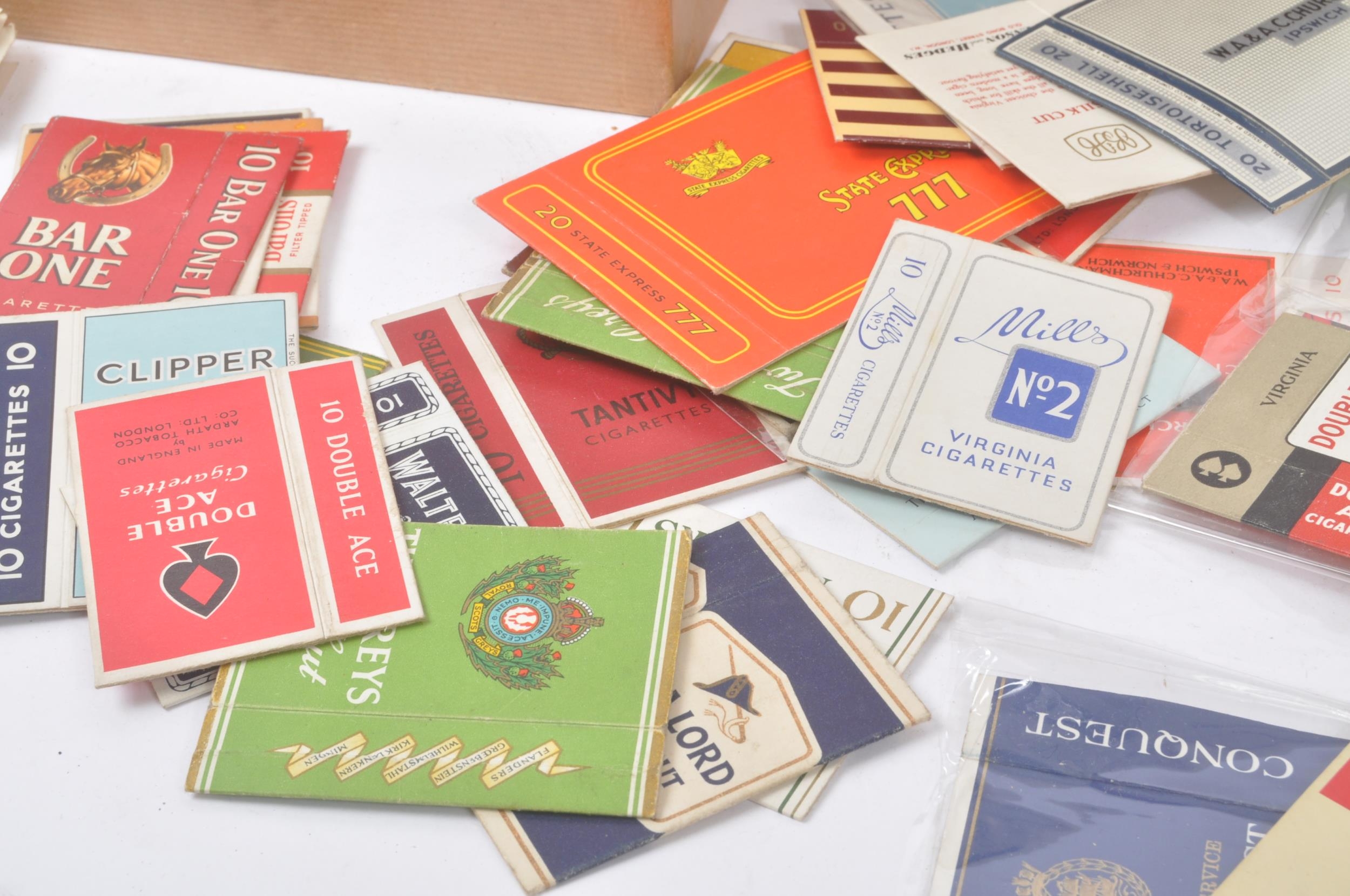 Large extensive collection of vintage 20th century cigarette cards ...